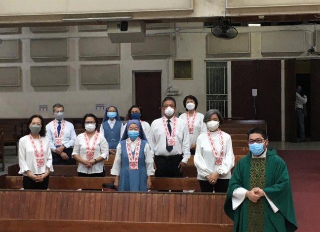 Extraordinary Ministers of Holy Communion (EMHC) Archives - Today's ...