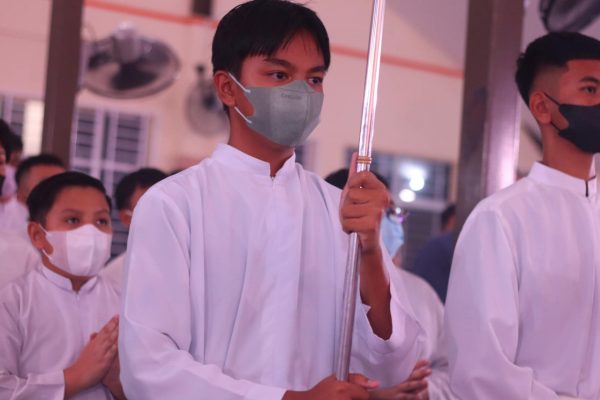 Solemn Holy Week rituals conclude with Easter Vigil - Today's Catholic ...
