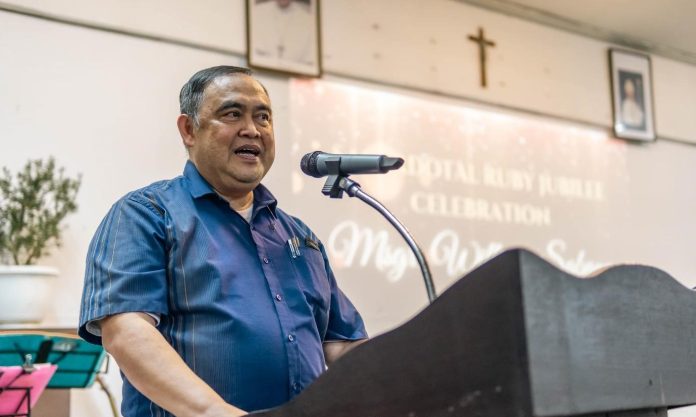 Msgr William Sabang sambut ulang tahun kepaderian ke-40 - Today's ...