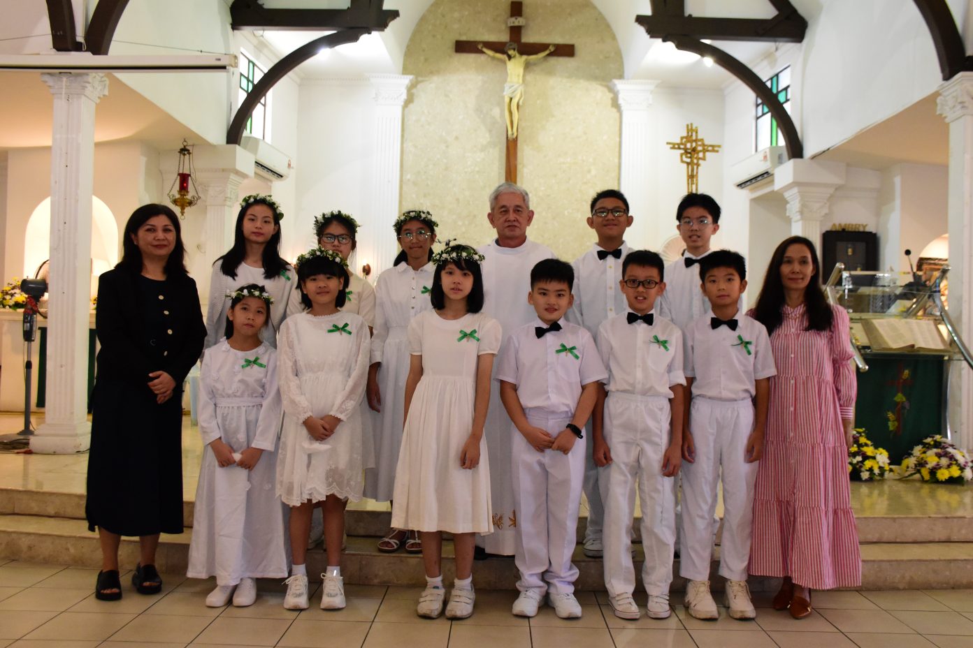St Peter's Church children receive First Holy Communion - Today's ...