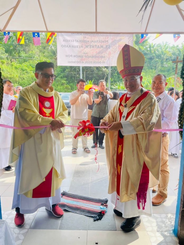 Pemberkatan Gereja Baru St Mathew, Meruji oleh Uskup Agung Kuching ...