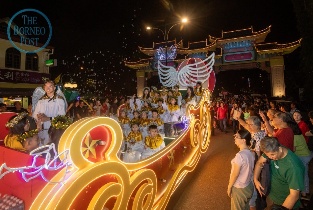 Peace and joy light up Kuching in annual Christmas parade - Today's ...