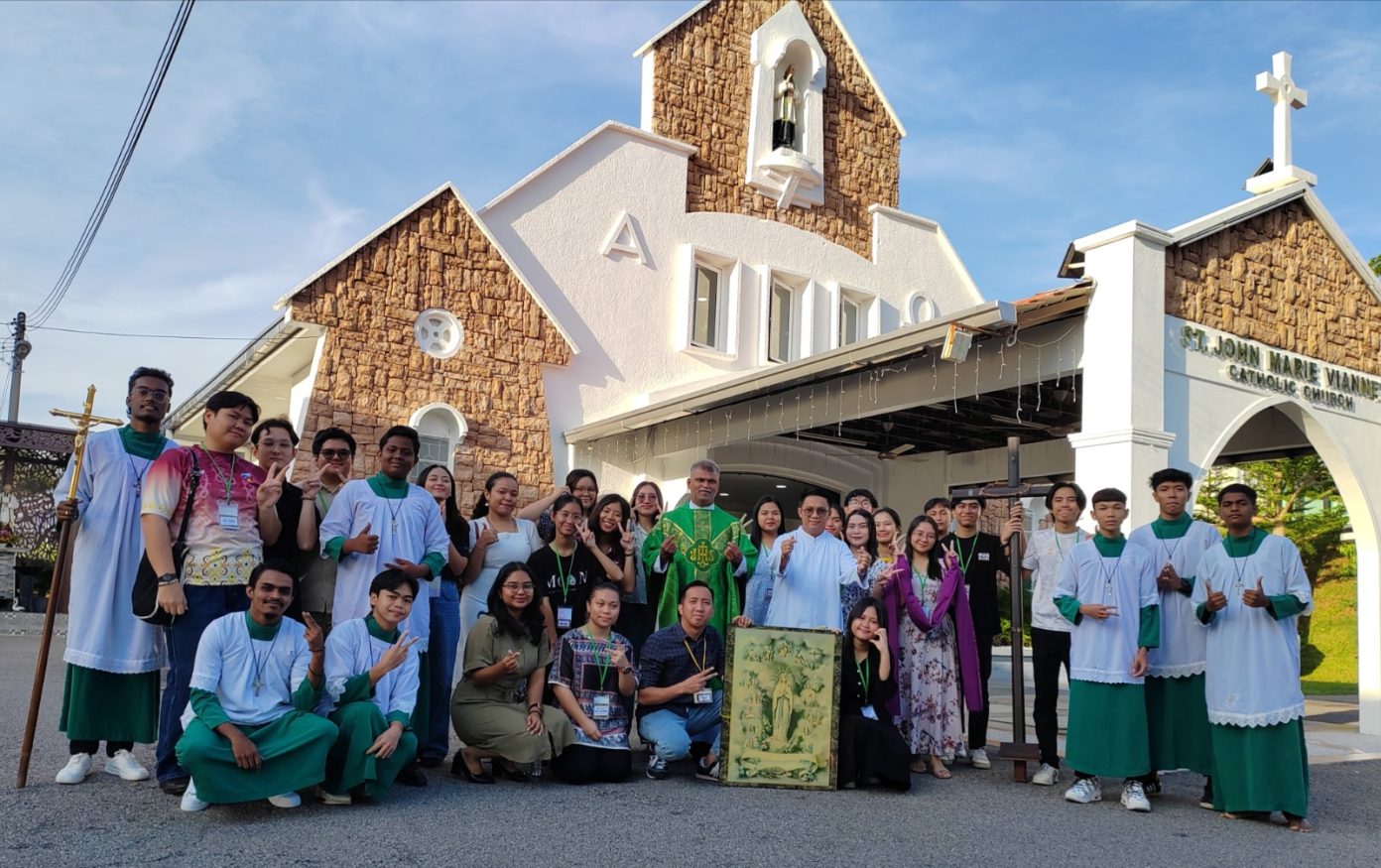 Pengukuhan pelayanan belia di Gereja St John Marie Vianney, Tampin ...