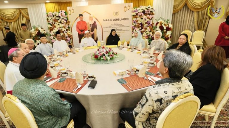 Sarawak religious leaders join governor for breaking of fast at Astana ...