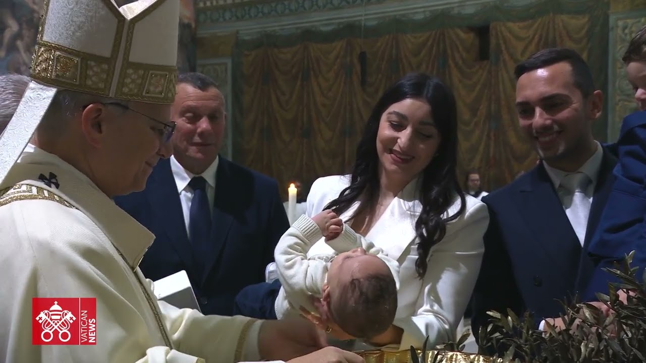 Pope baptizes 20 children: Now they have the meaning of life - Today's ...